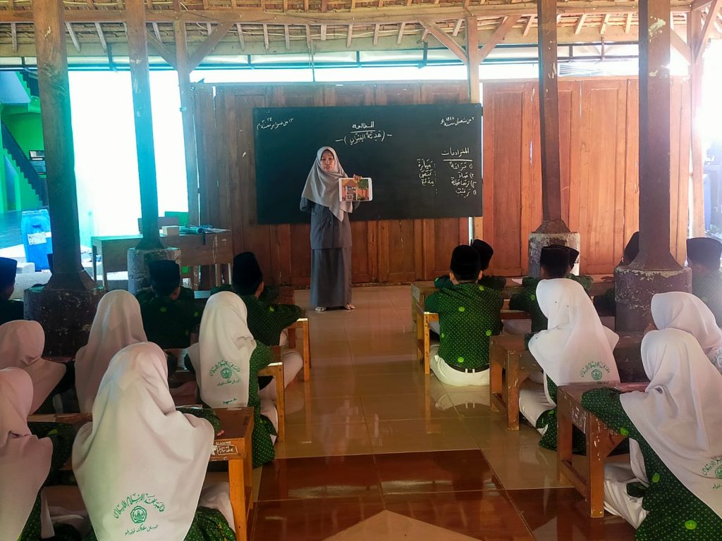 Amaliyah Tadris kelas Akhir Pondok Pesantren Al-Islam Joresan merupakan Upaya “Merawat Tradisi ...