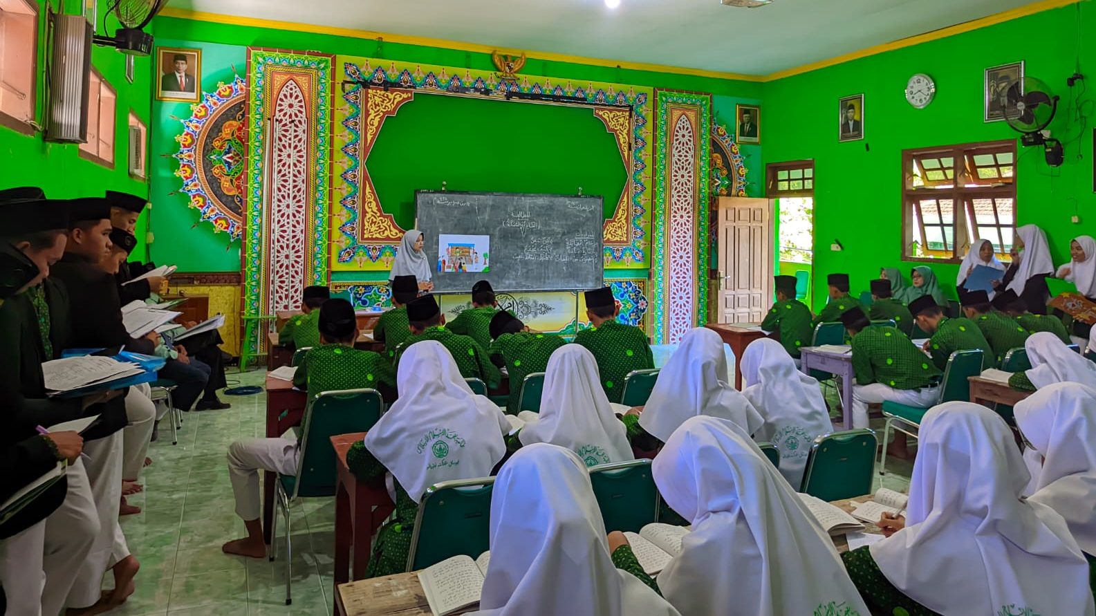 Amaliyah Tadris kelas Akhir Pondok Pesantren Al-Islam Joresan merupakan Upaya “Merawat Tradisi ...